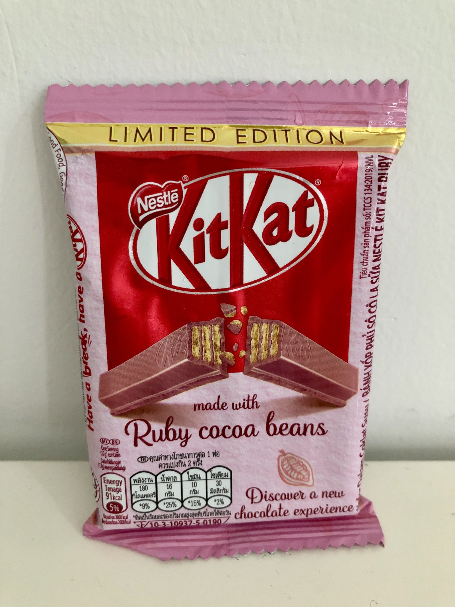 小洒落た味もあるんだね！「Nestle KitKat Ruby cocoa beans」