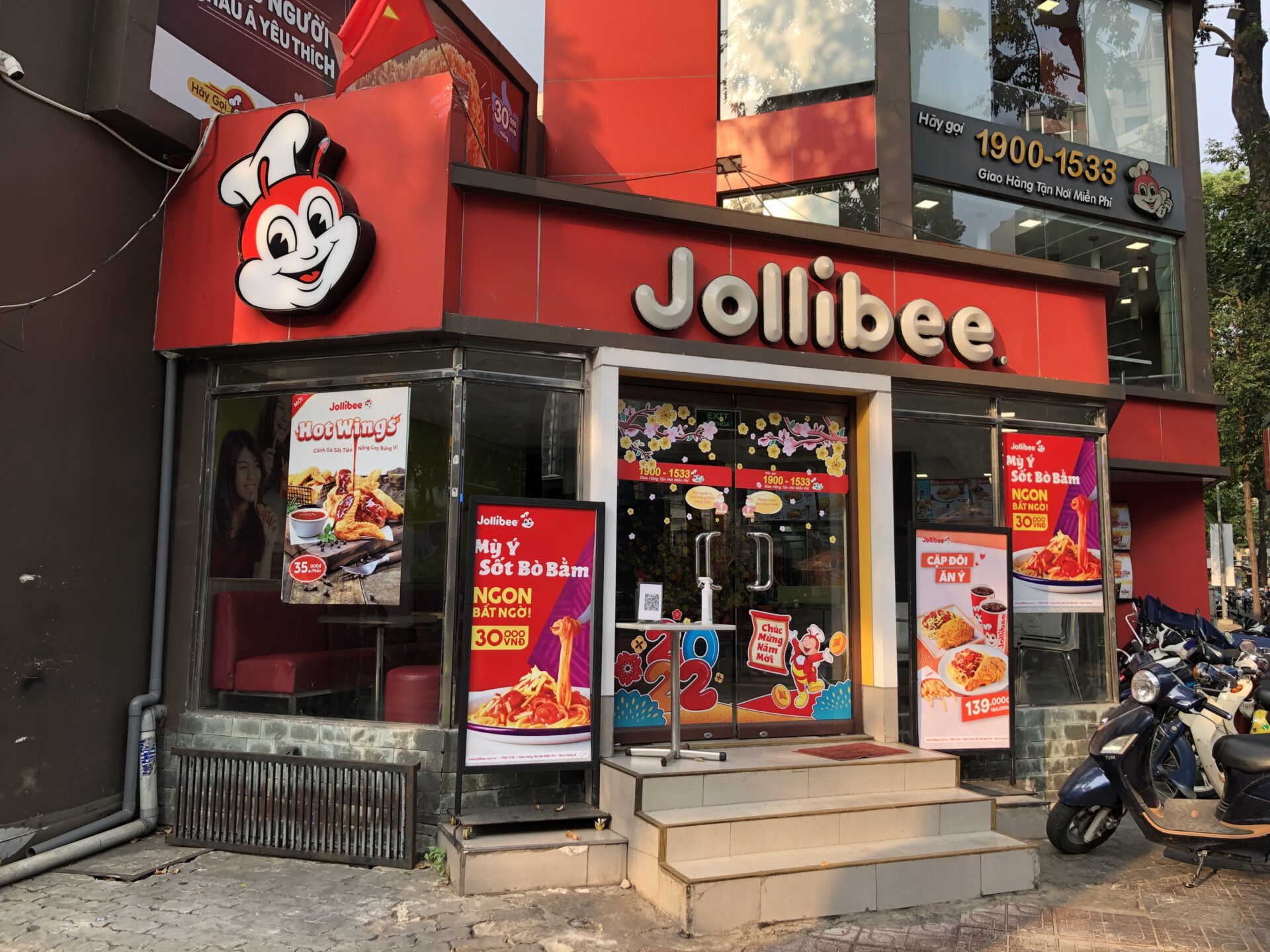 ベトナムでファーストフード「Jollibee」