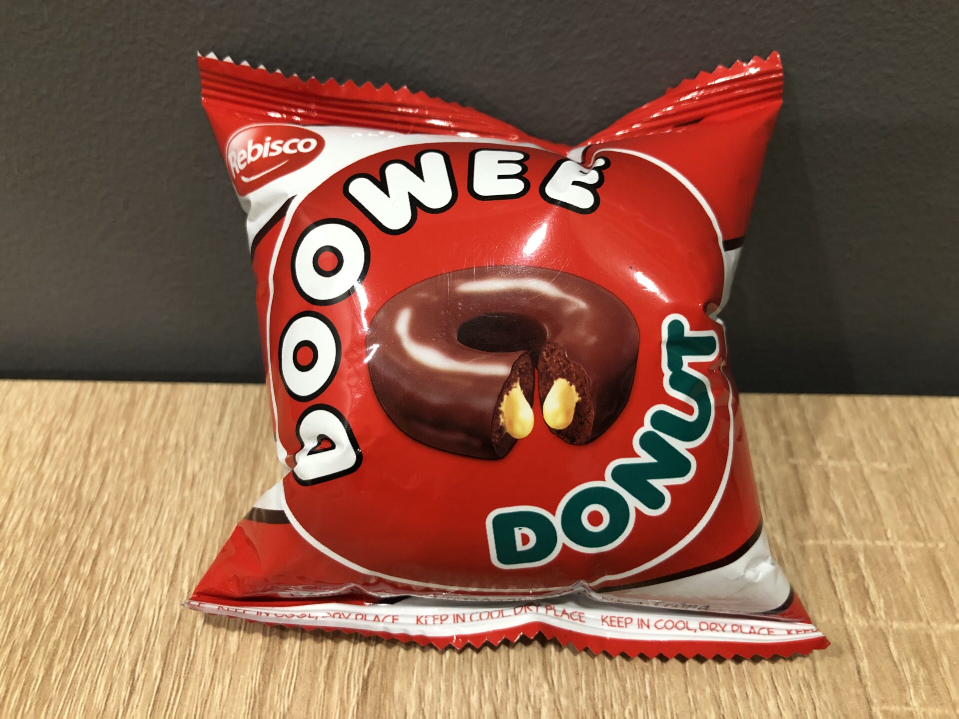 ドーナツねぇ…「Rebisco DOWEE DONUT」