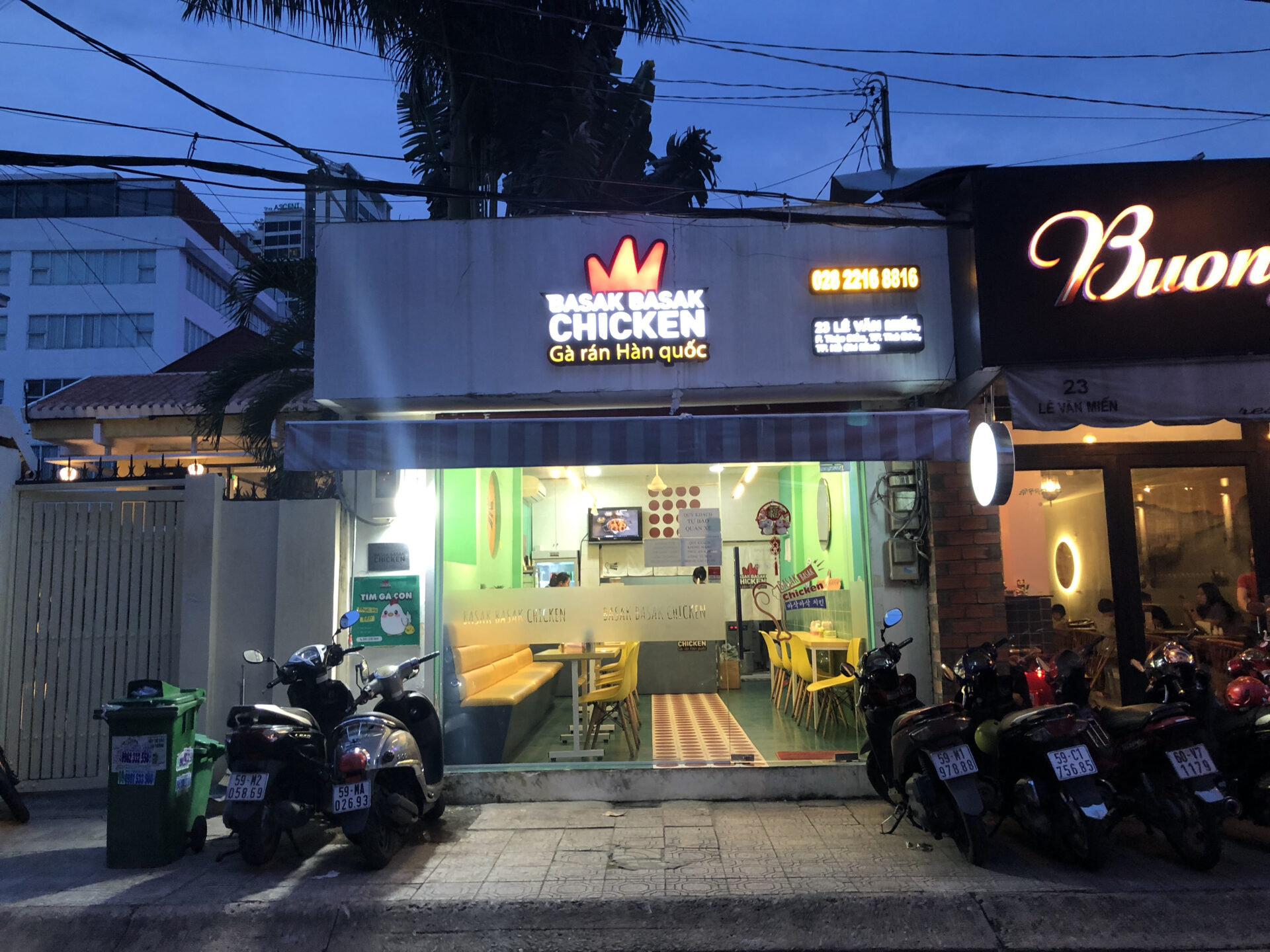 タオディエンで韓国チキン「Basak Basak Chicken」