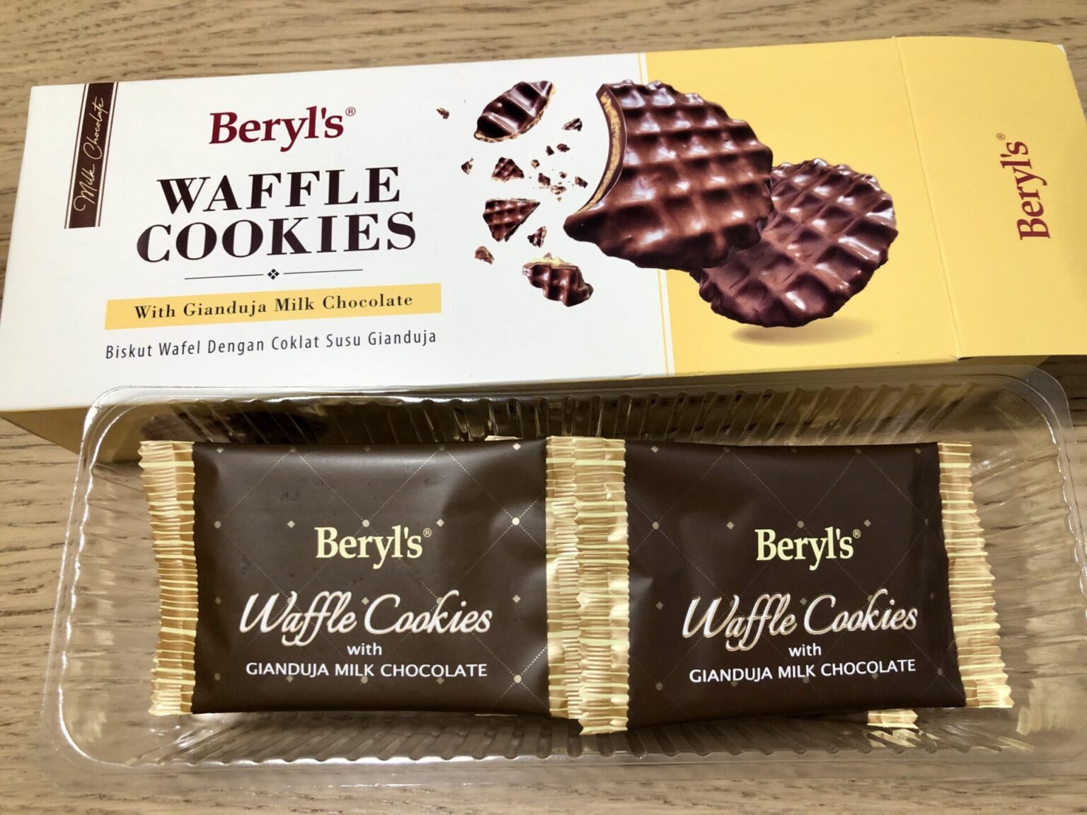 おいしい♪「Beryl’s WAFFLE COOKIES With Gianduja Milk Chocolate」