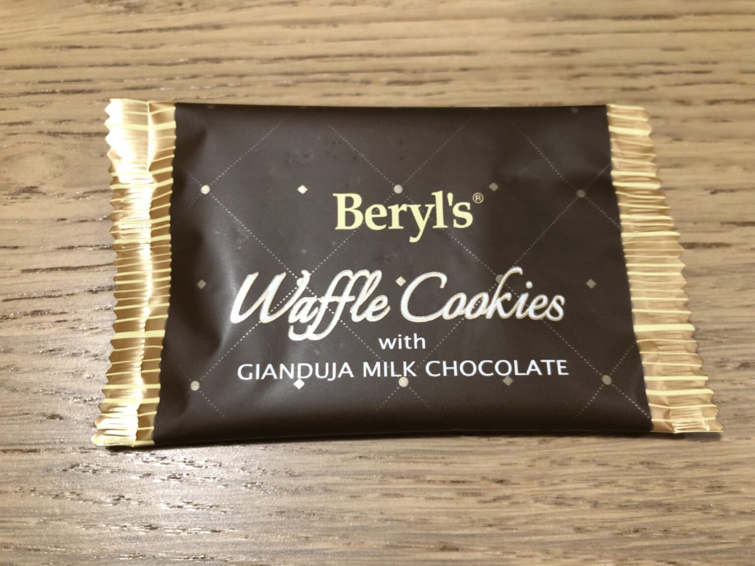 おいしい♪「Beryl’s WAFFLE COOKIES With Gianduja Milk Chocolate」